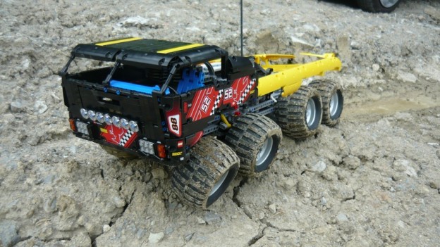 LEGO Tatra 8x8 Vehicle - LEGO Reviews & Videos